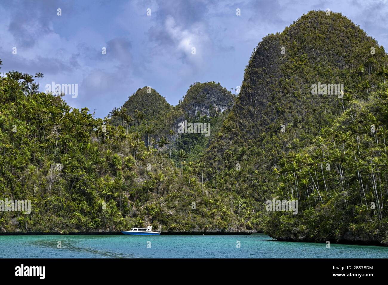 Indonesia, Papua, Raja Ampat, Wayag archipelago Stock Photo - Alamy