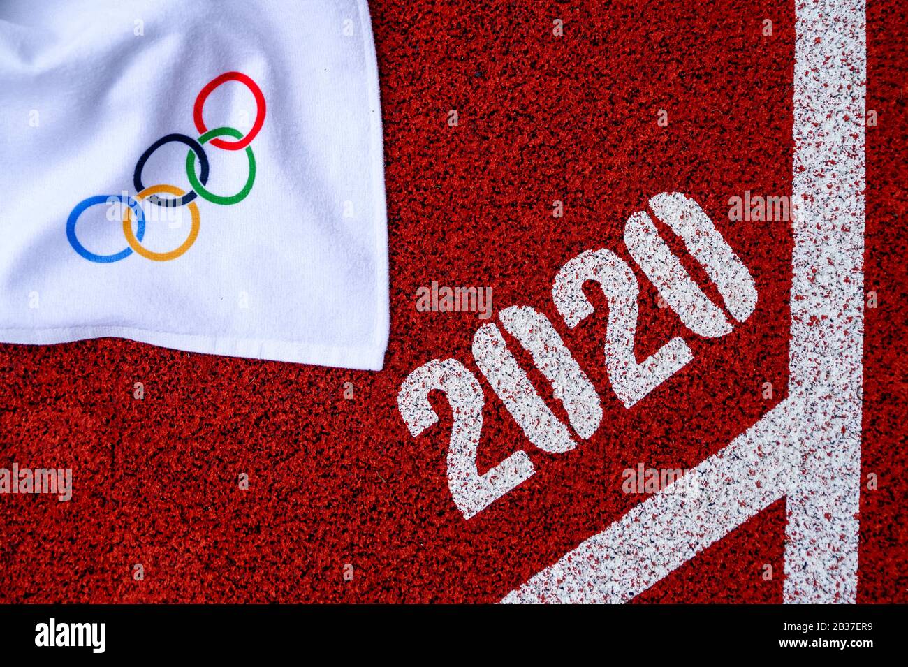 TOKYO, JAPAN, MARCH 5. 2020: Olympic rings and Tittle 2020, red ...
