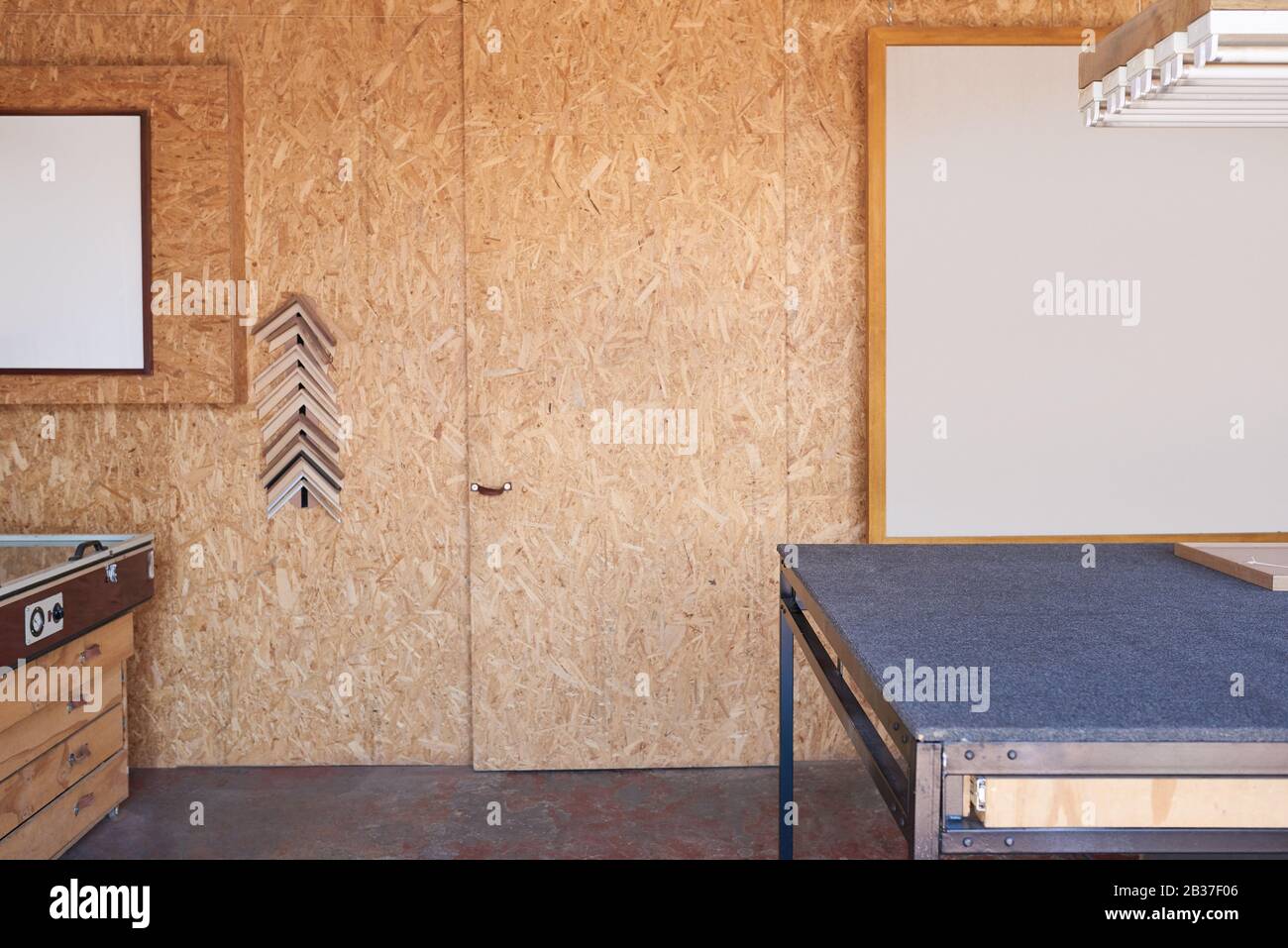 Studio workbench hi-res stock photography and images - Alamy