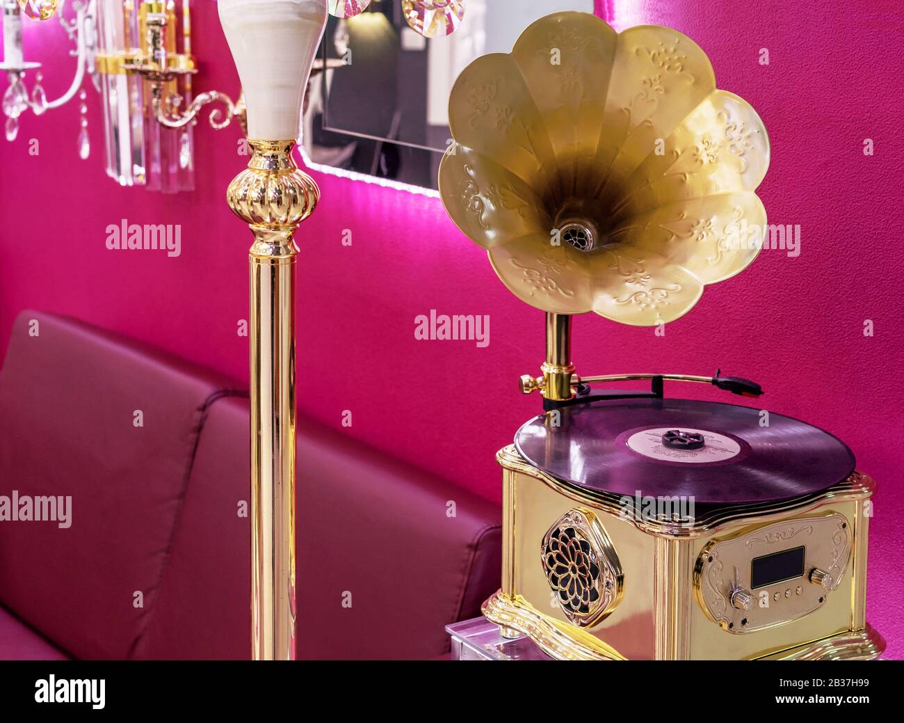 Modern gramophone recording hi-res stock photography and images - Alamy