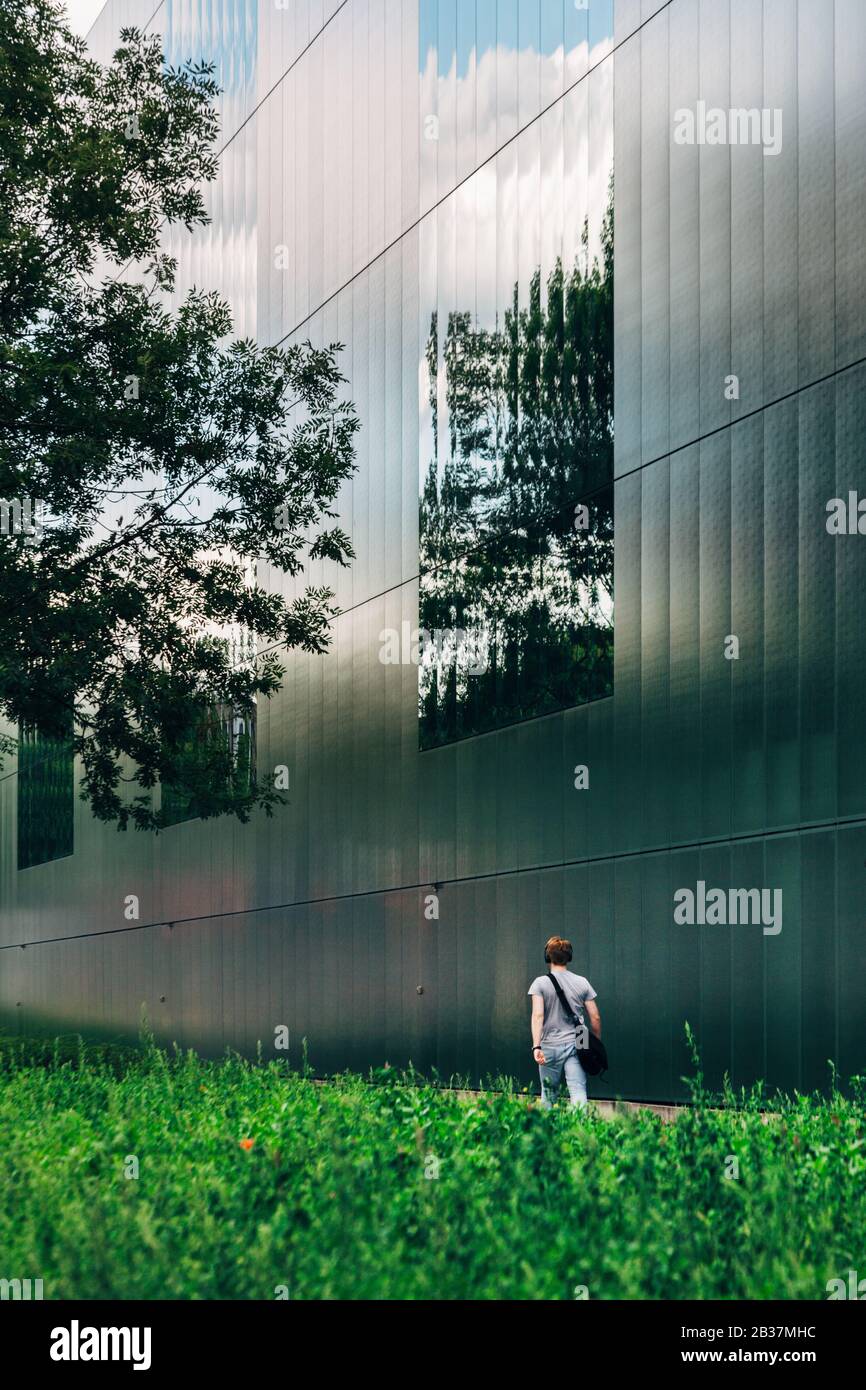 Modern clean fresh building glass hi-res stock photography and images ...