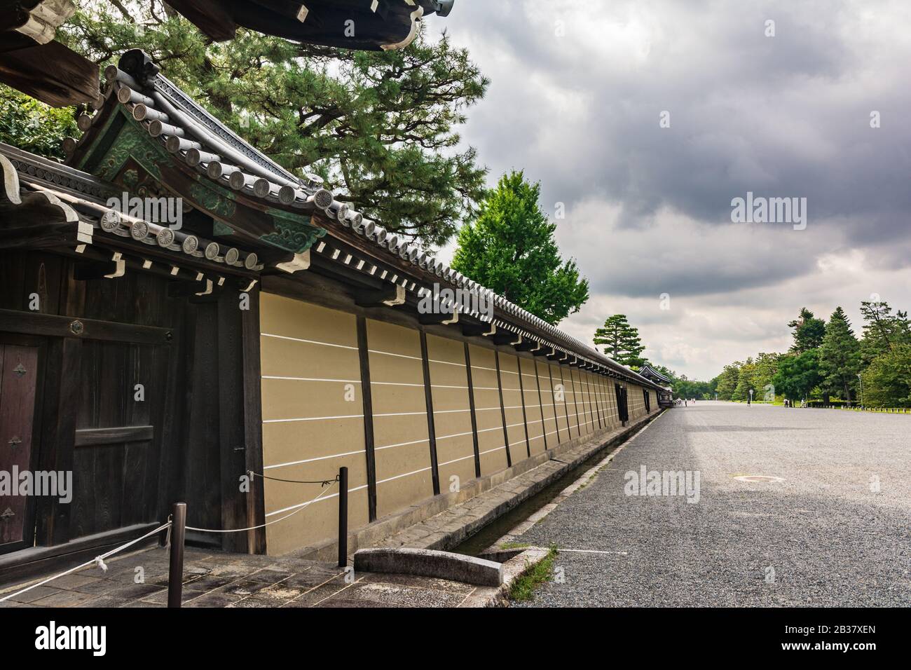 Kyoto palace walls hi-res stock photography and images - Alamy