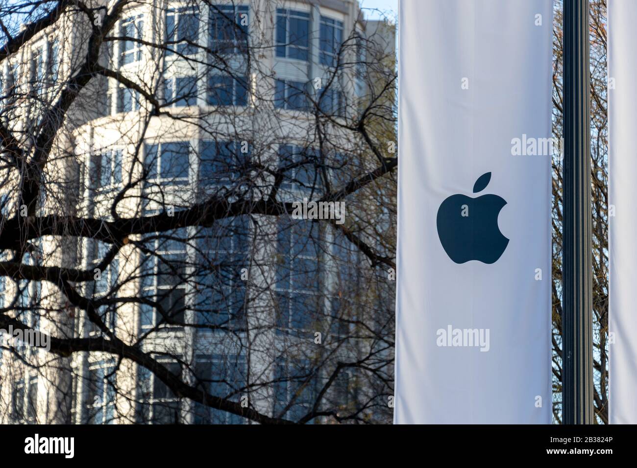 Apple logo building hi-res stock photography and images - Alamy