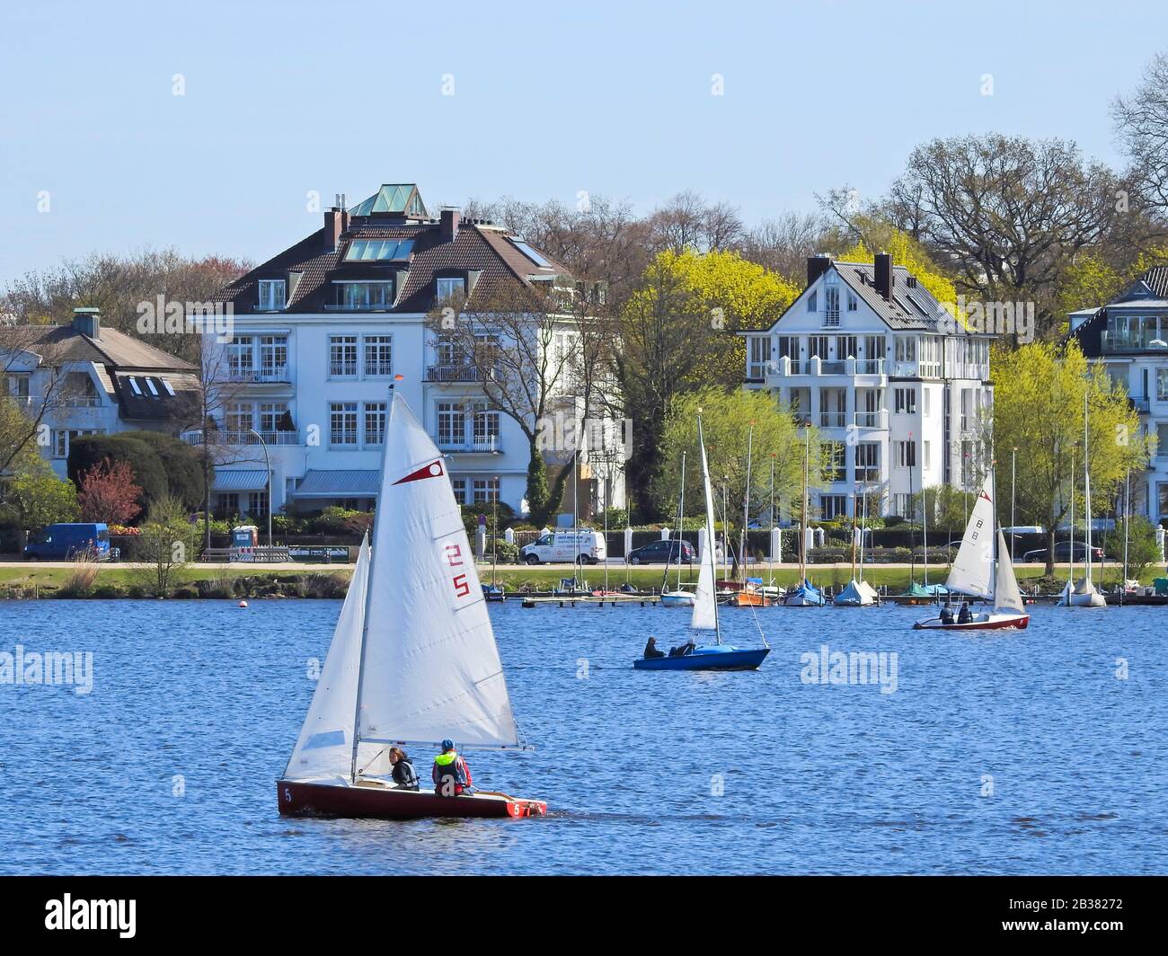 Sailing boats on the alster hi-res stock photography and images - Alamy