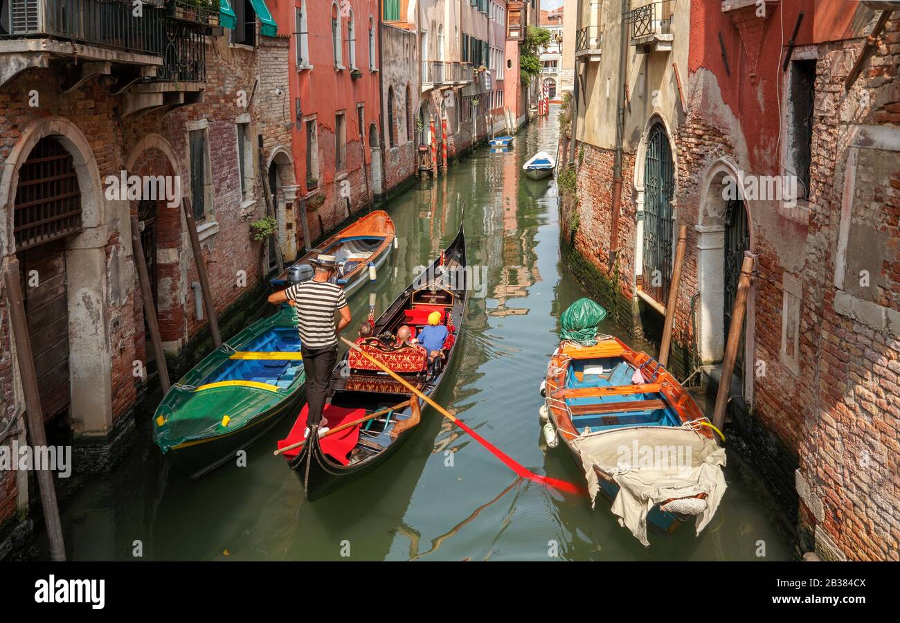 Gondoliere gondola hi-res stock photography and images - Alamy