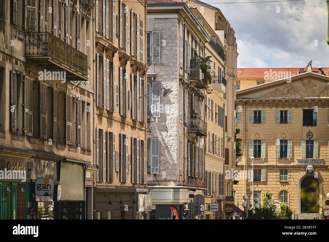 Buildings on the streets of Nice 22 Stock Photo - Alamy