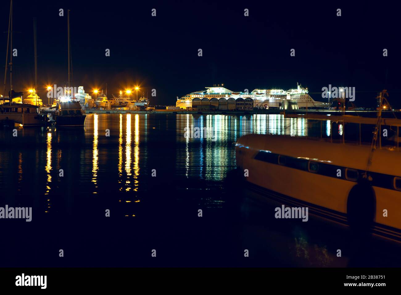 Night view harbour yachts sailing hi-res stock photography and images ...