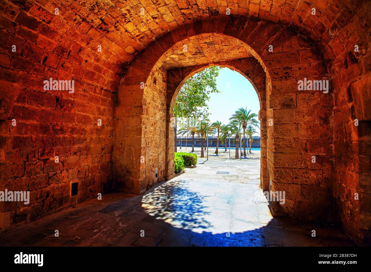pedestrian hallway exit to the seaside Stock Photo - Alamy