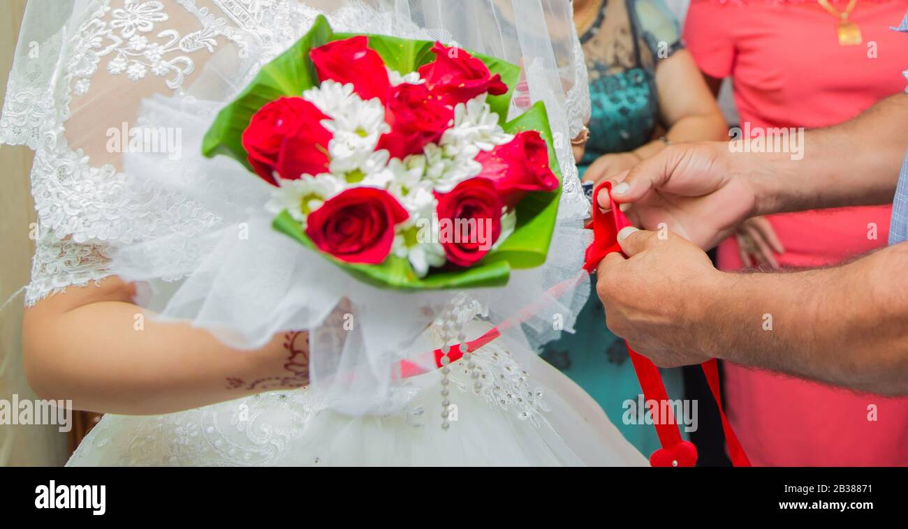 Close the ribbon on the belly of the bride . Lose the ribbon on the ...