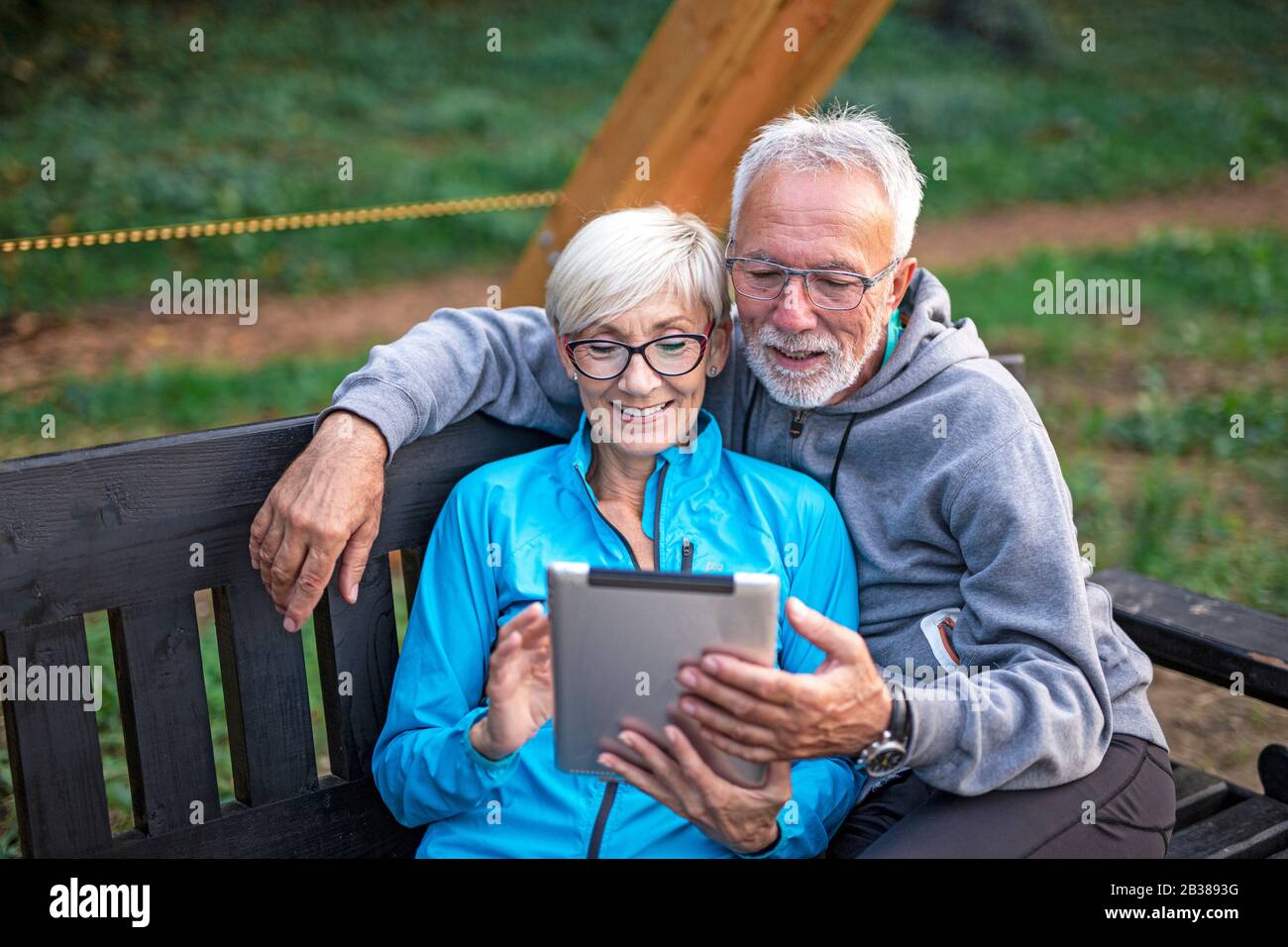 Elderly couple enjoying tablet hi-res stock photography and images - Alamy