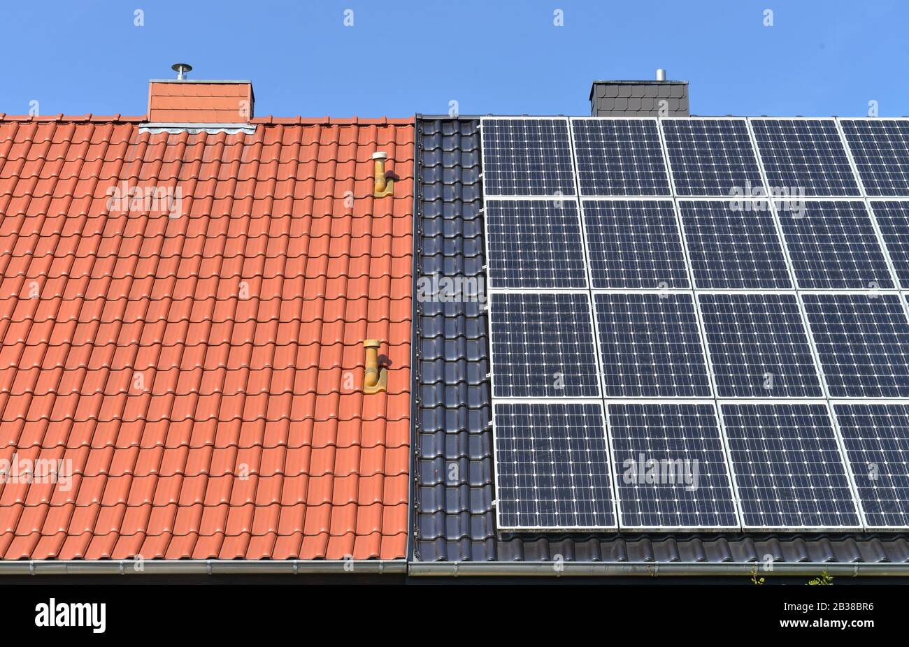 Photovoltaik dach hi-res stock photography and images - Alamy
