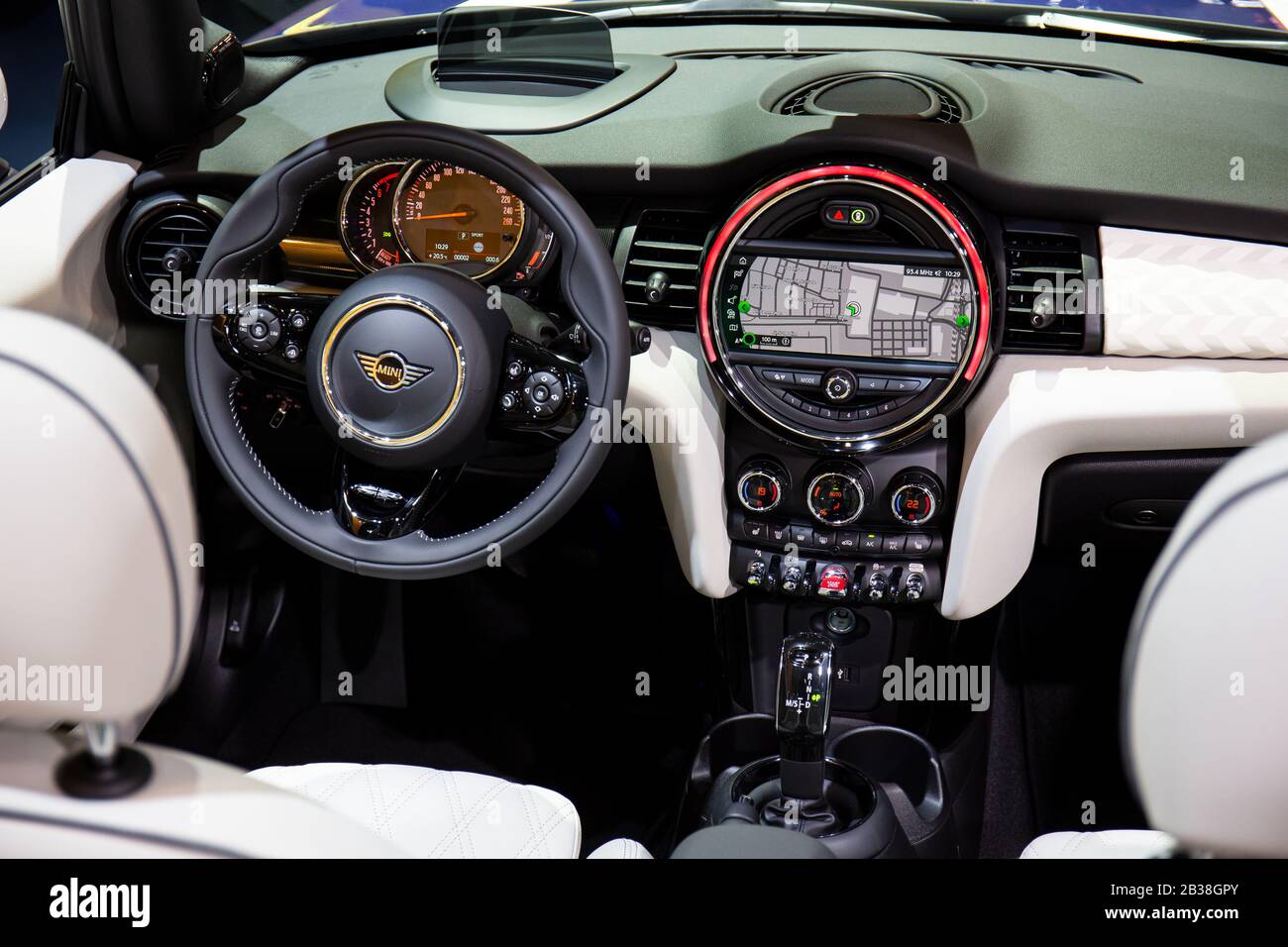 Convertible mini cooper hi-res stock photography and images - Alamy