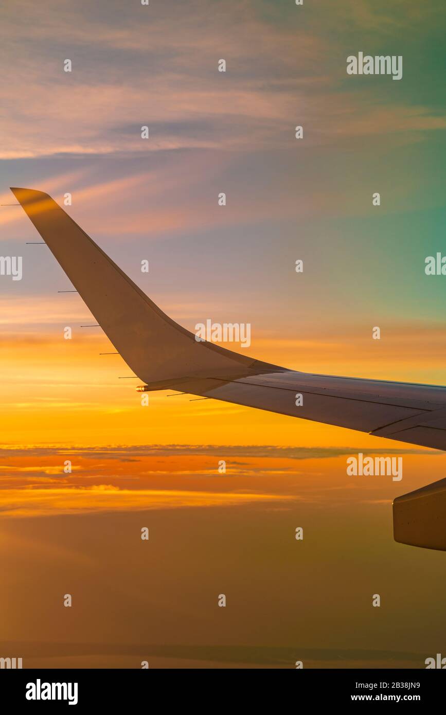 Aeroplane wing hi-res stock photography and images - Alamy