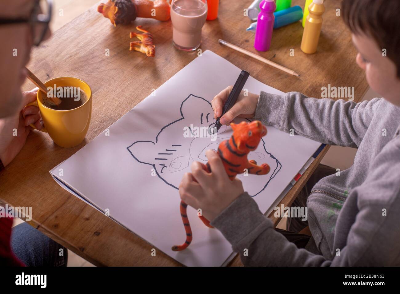 Boy drawing with his father Stock Photo - Alamy