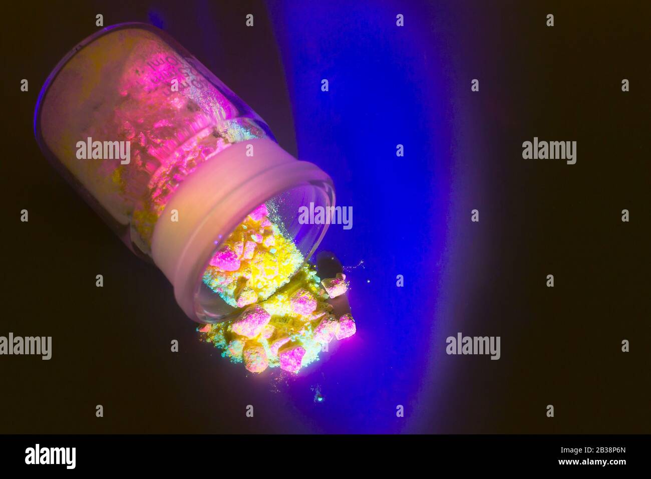 Fluorescent organic materials of red, yellow and green color for ...