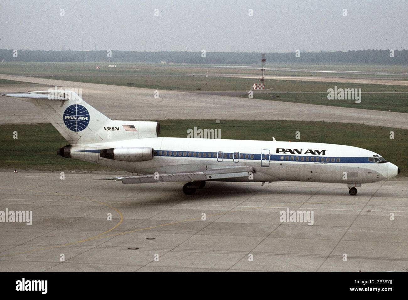 Pan am aircraft hi-res stock photography and images - Alamy
