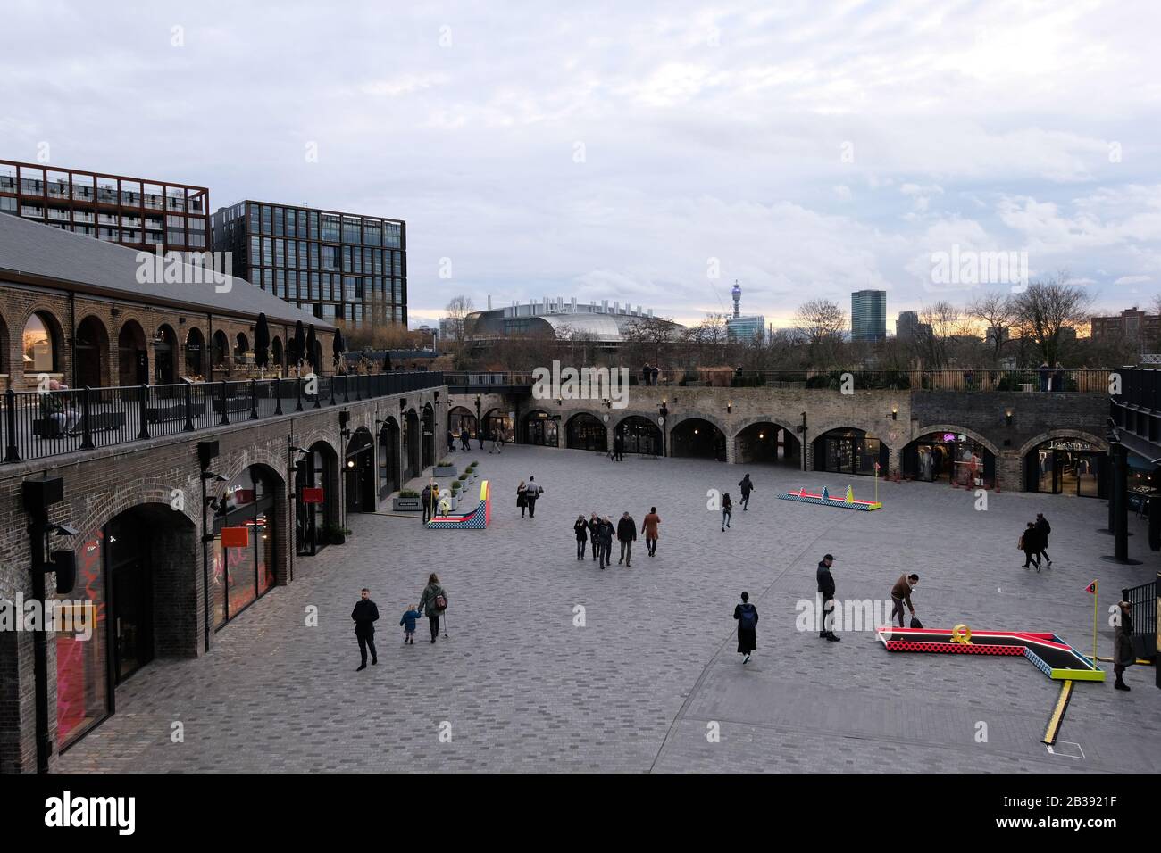 Old granary building, kings cross hi-res stock photography and images ...