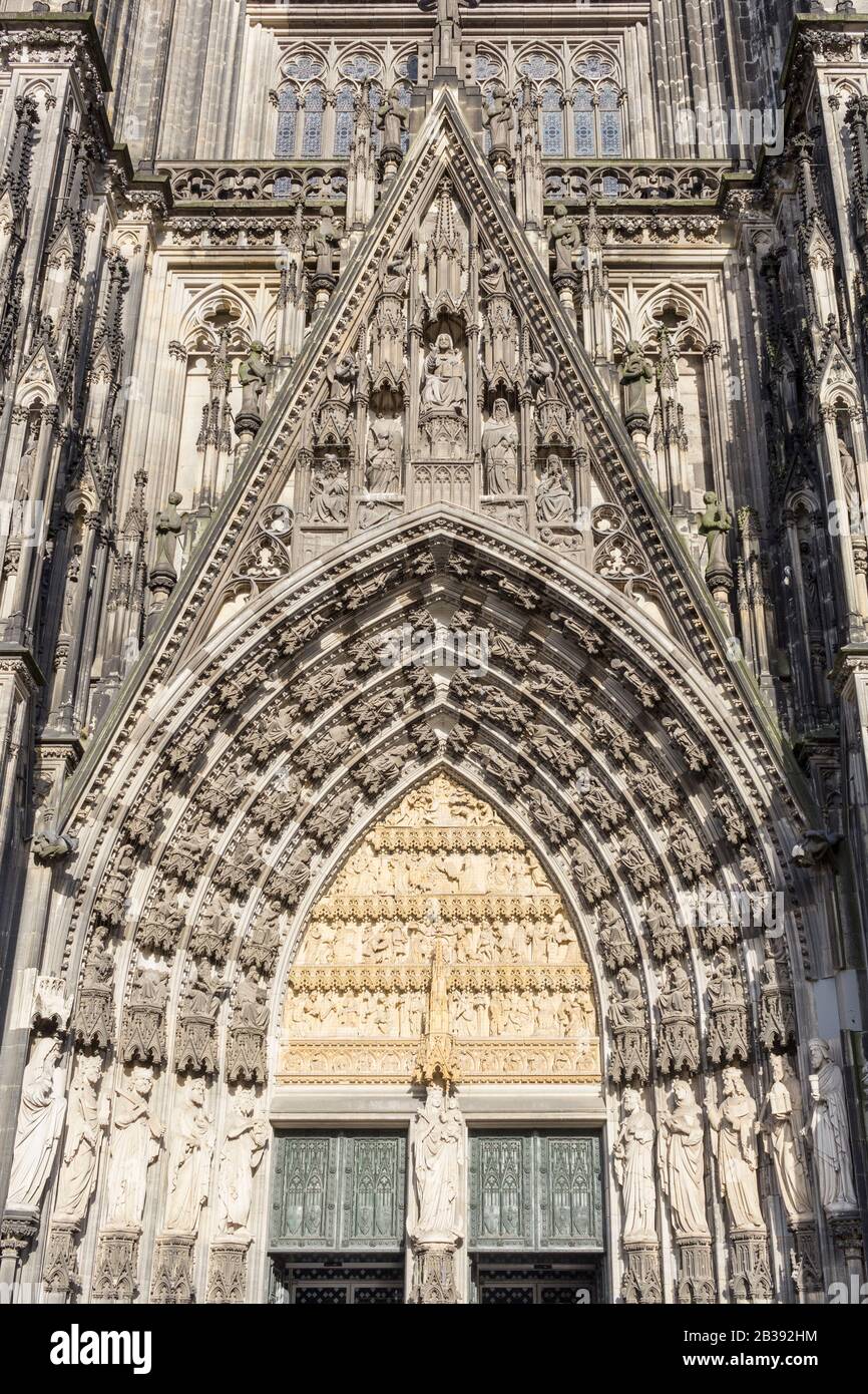 Main entrance cologne cathedral hi-res stock photography and images - Alamy