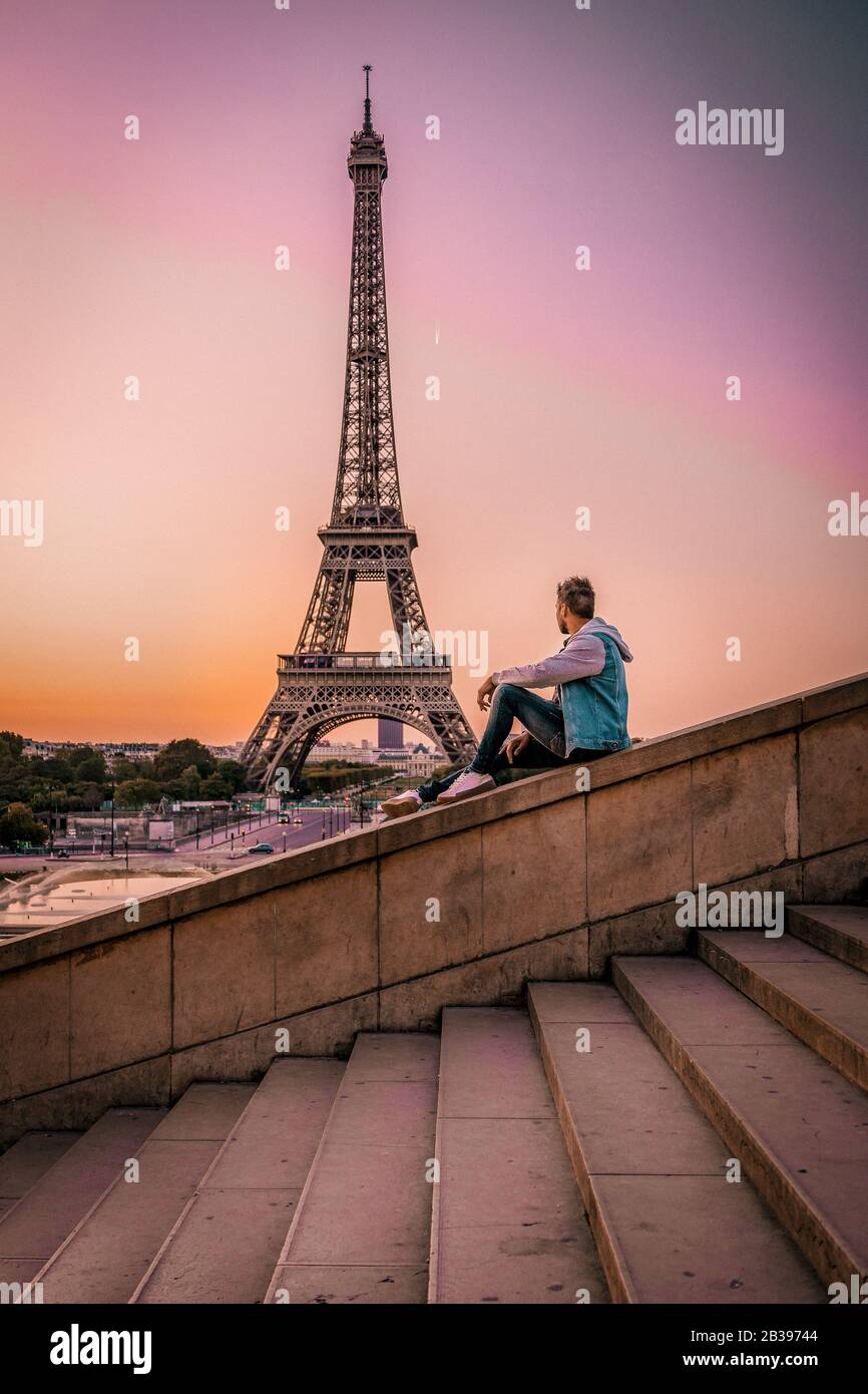 Guy sightseeing hi-res stock photography and images - Alamy