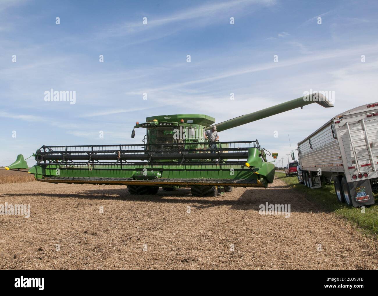 John Deere S670 Combine