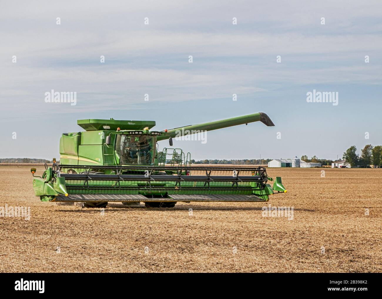 John Deere S670 Combine