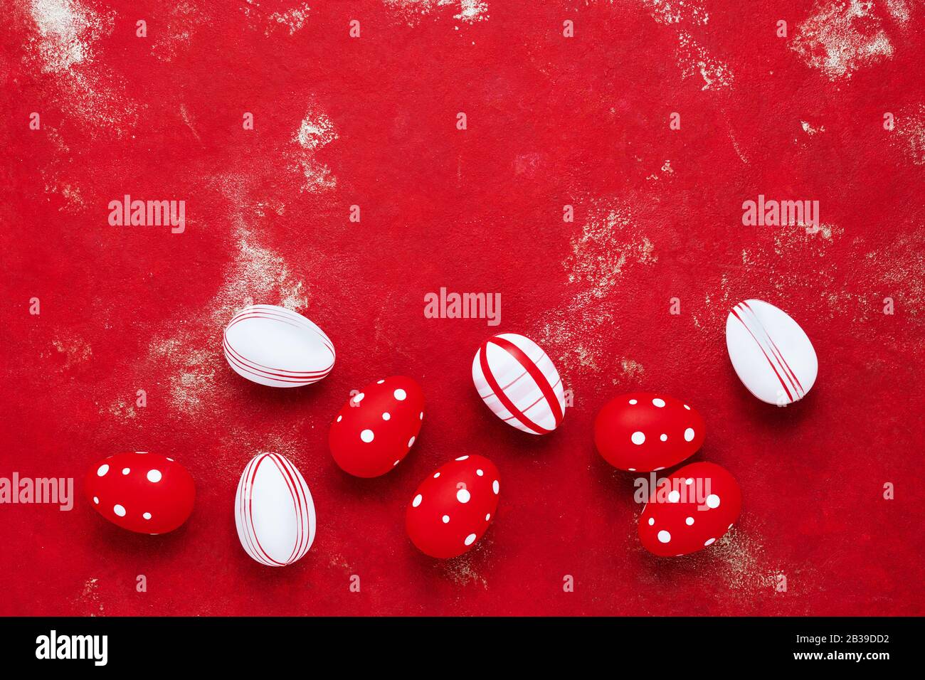 Red Easter background. Deorative Easter eggs on bright red background ...