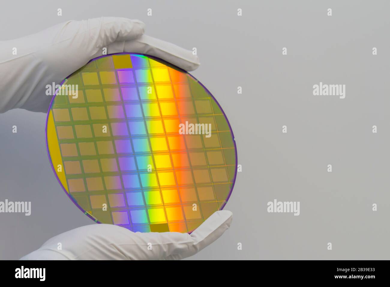 Silicon wafers workers hi-res stock photography and images - Alamy