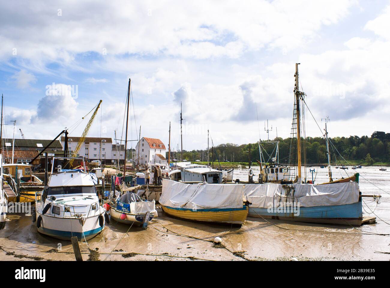 A low-tide landscape set in Woodbridge tidal harbourin Suffolk England ...