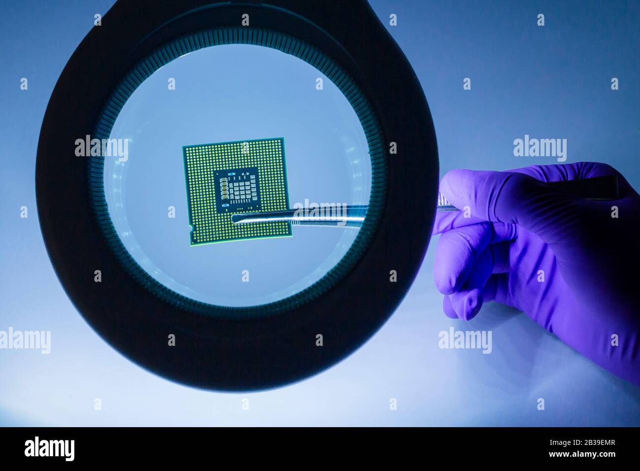 Magnifying glass on circuit hi-res stock photography and images - Alamy