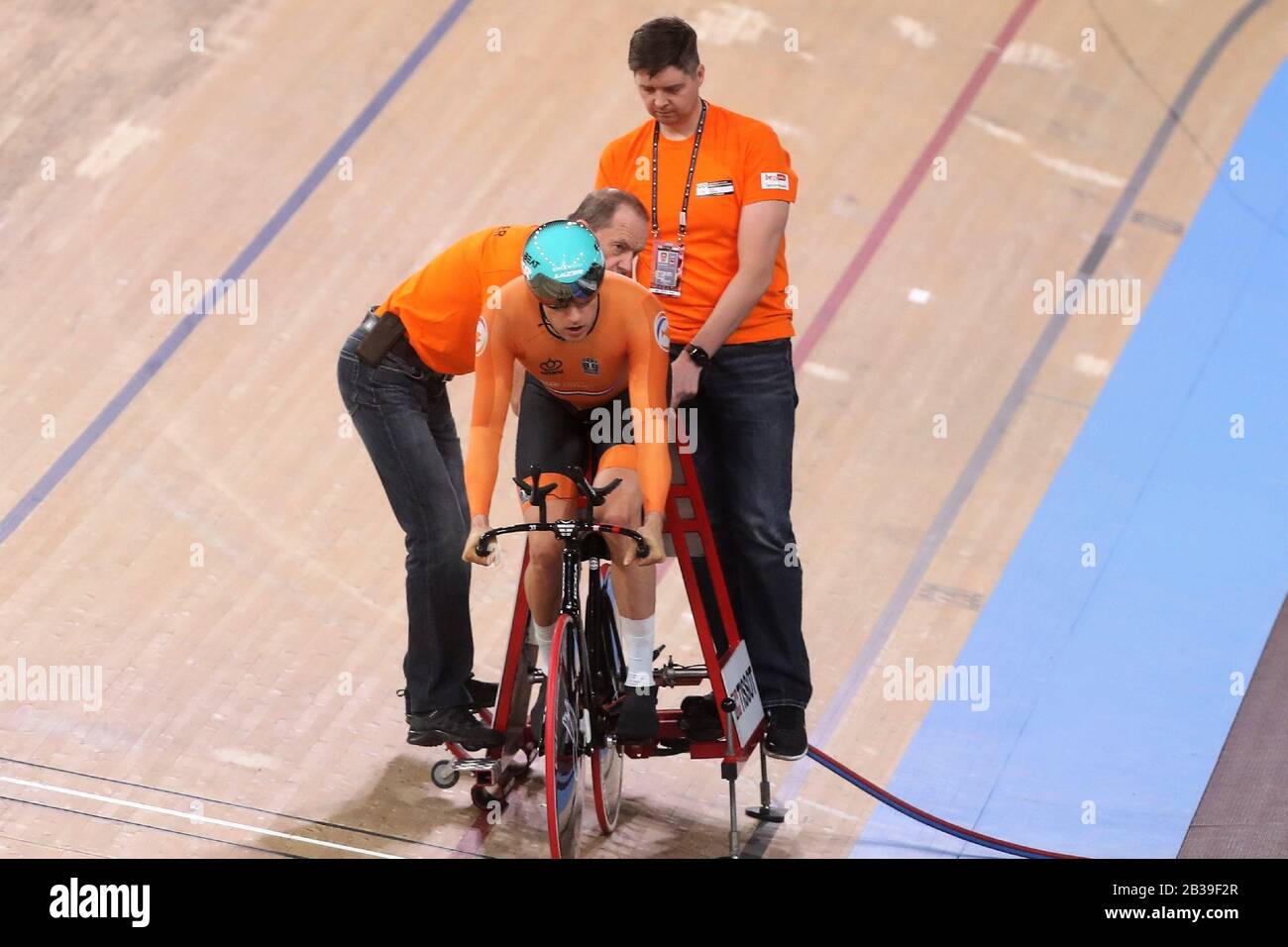 Theo Bos of Nederlandt Men's 1Km Time Trial - Qualifying during the ...