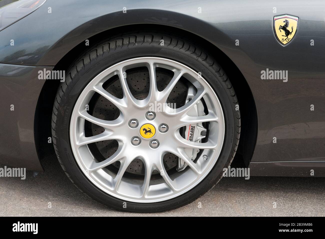 Ferrari felge und logo hi-res stock photography and images - Alamy