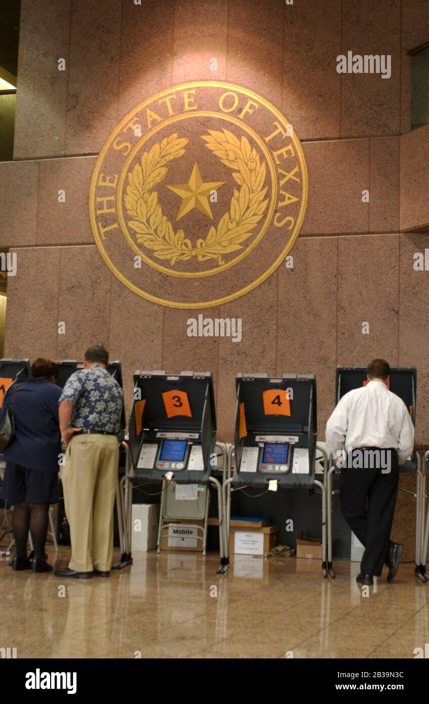 Voting booths hi-res stock photography and images - Alamy