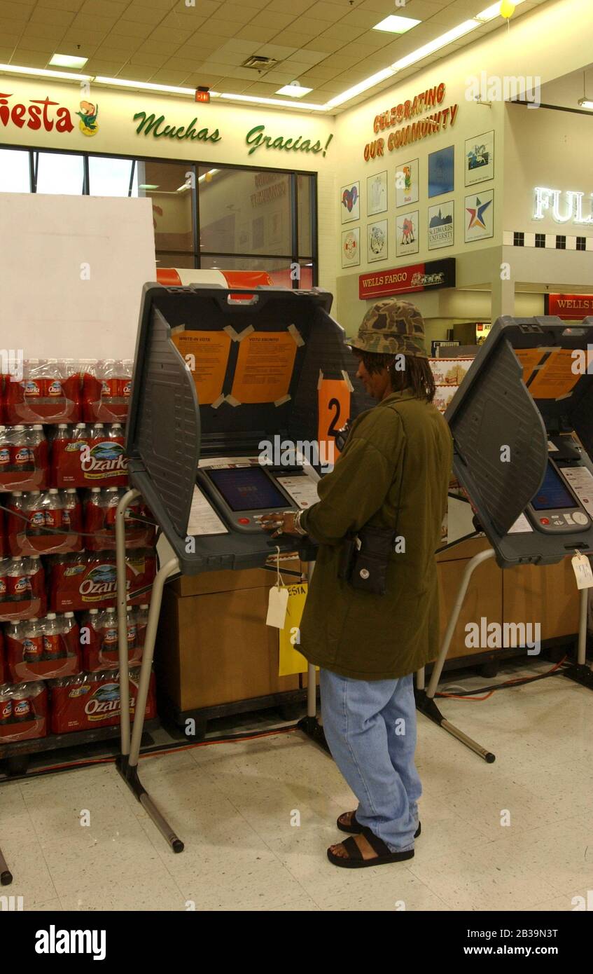 Electronic Voting Machine Screen High Resolution Stock Photography and ...