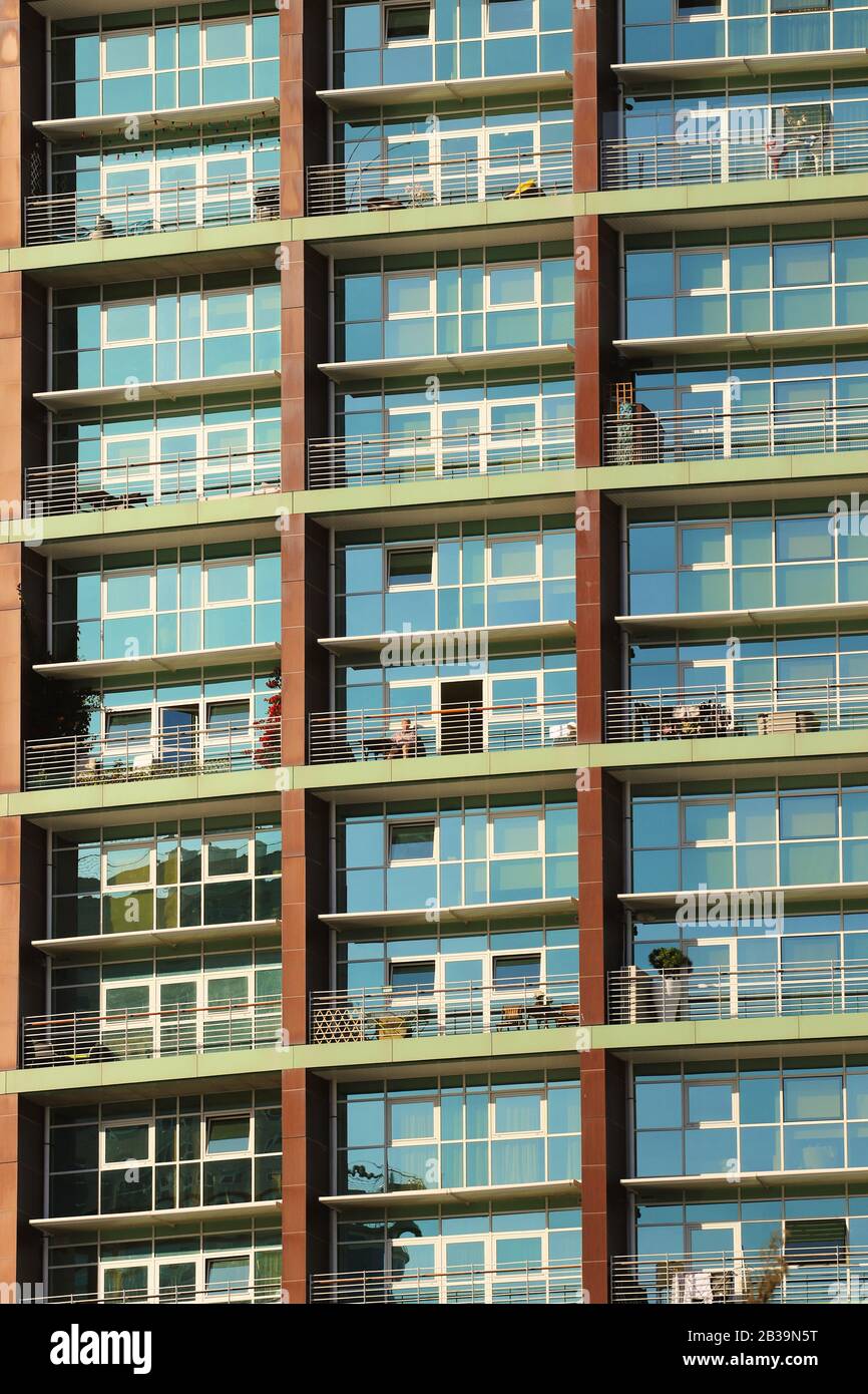 Large glass windows on modern house hi-res stock photography and images ...