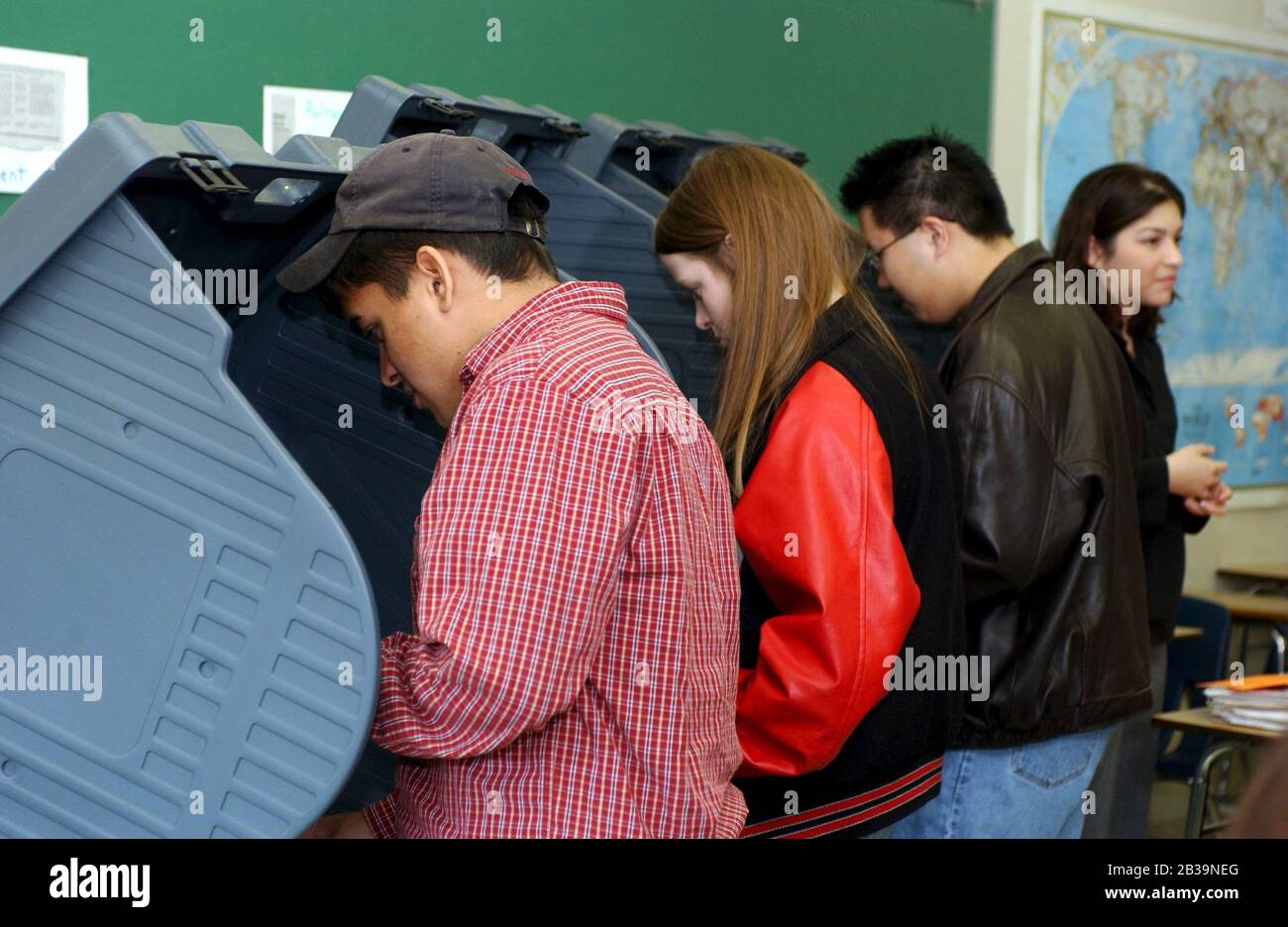 Touch screen voting machines hi-res stock photography and images - Alamy