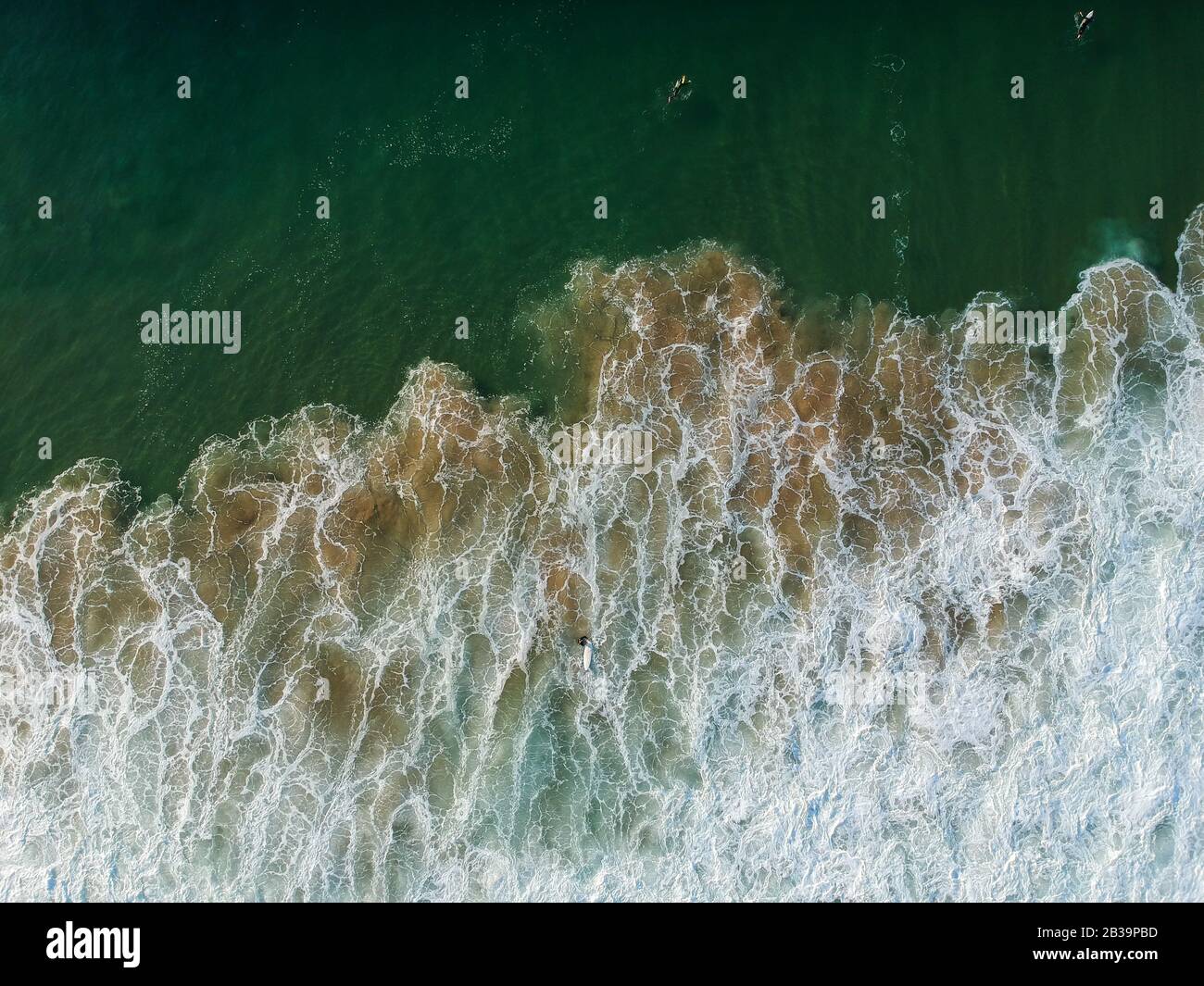 Birds eye view of waves breaking hi-res stock photography and images ...