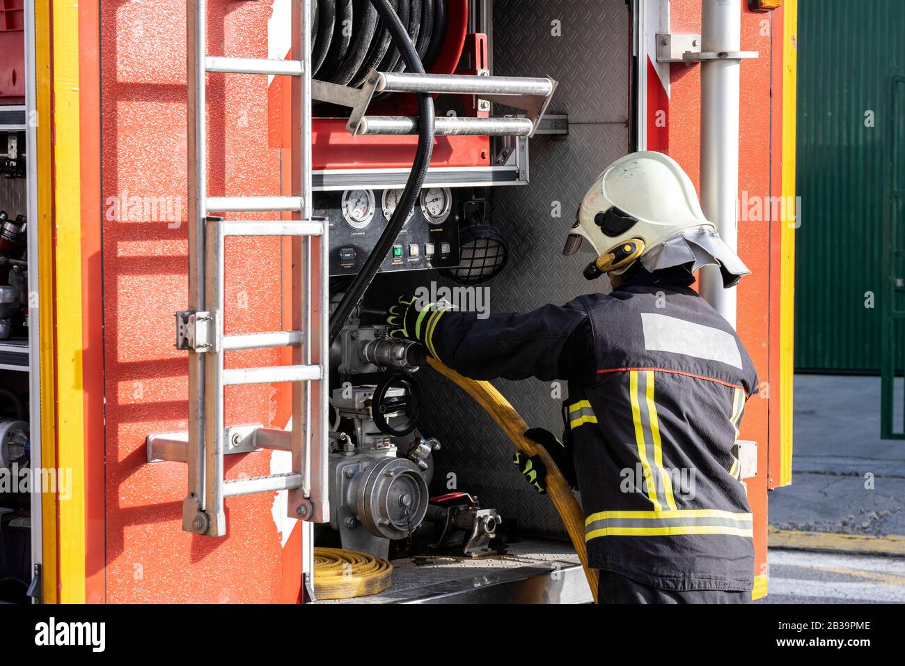 Water extraction hi-res stock photography and images - Alamy