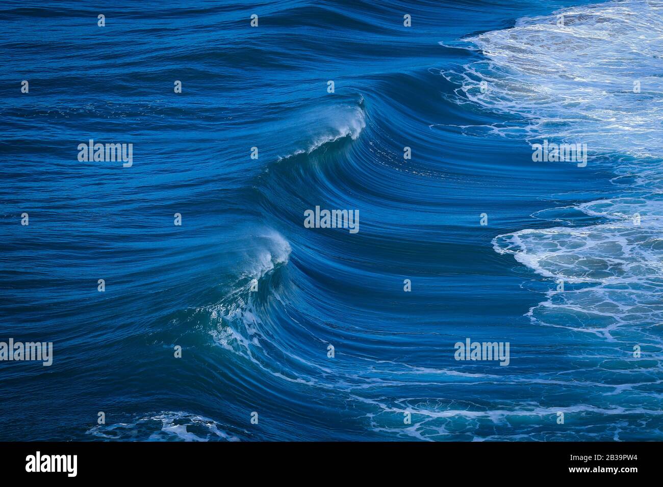 Big wave surfing hi-res stock photography and images - Alamy