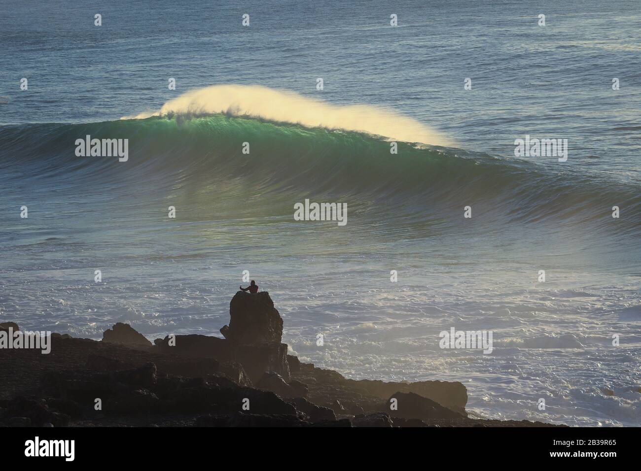 Surf Spot with Big beautful perfect surfing waves barreling in the ...