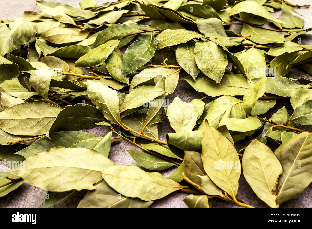 Bay leaves dried texture background Stock Photo - Alamy