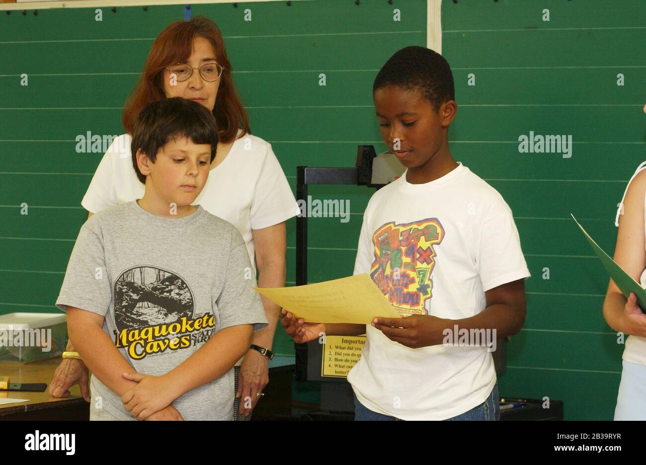 Student receiving award hi-res stock photography and images - Alamy