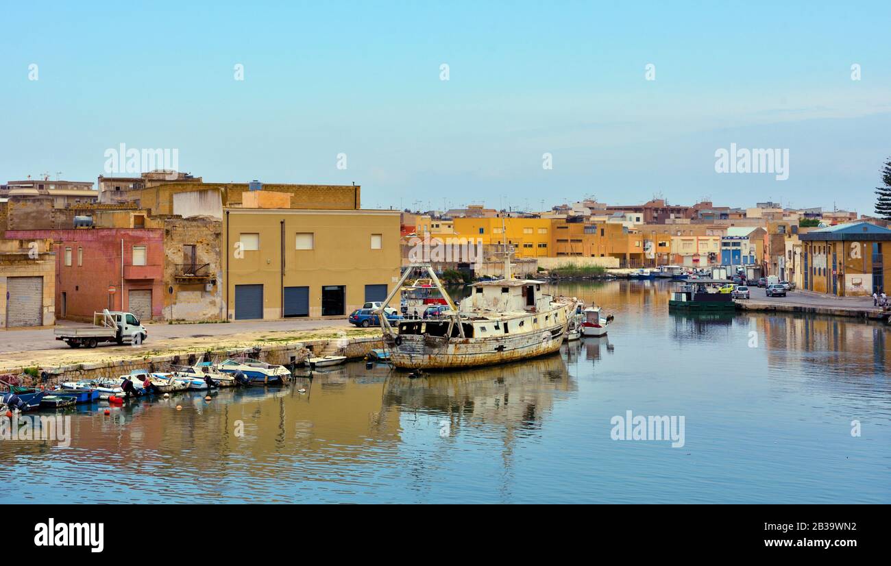 Crane river sicily hi-res stock photography and images - Alamy