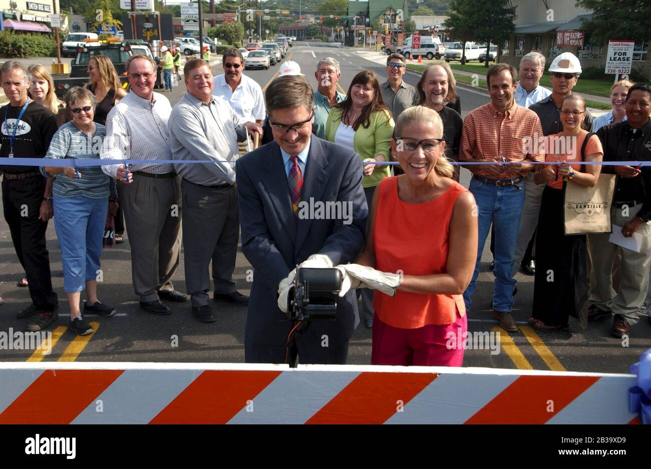 Mayor ribbon cutting ceremony hi-res stock photography and images - Alamy