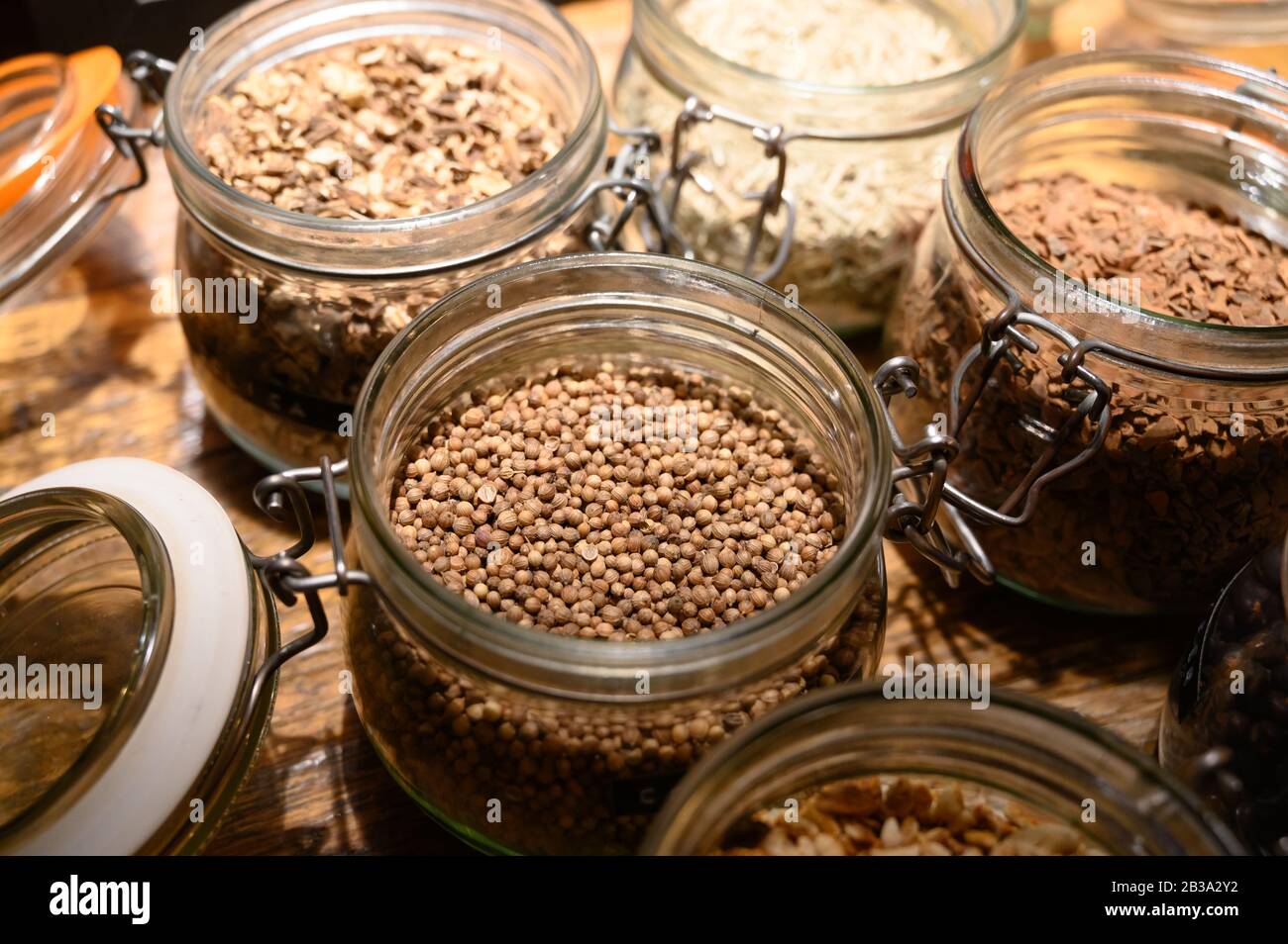 Gin botanicals hi-res stock photography and images - Alamy