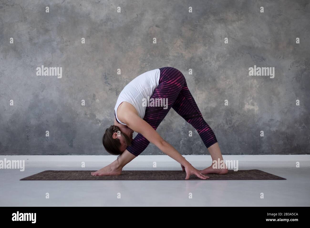 Pyramid asana hi-res stock photography and images - Alamy