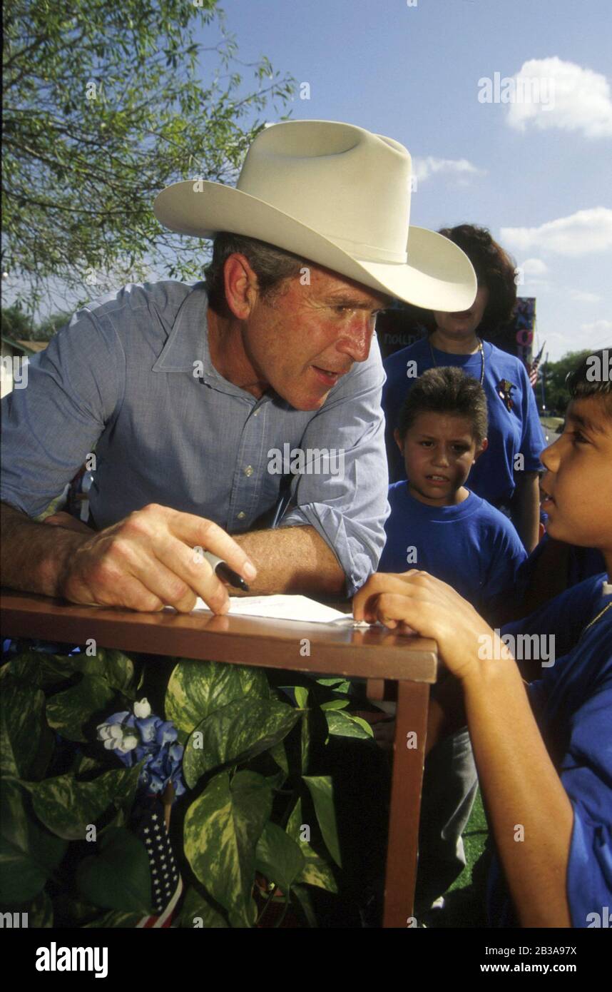 George w bush wearing cowboy hat hi-res stock photography and images ...