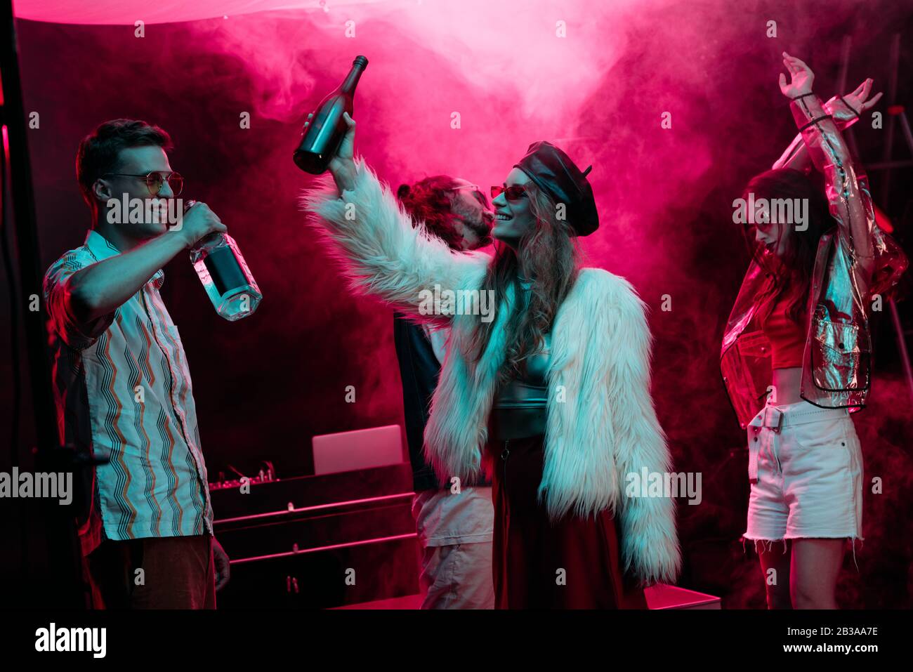 Happy girls dancing in nightclub hi-res stock photography and images ...