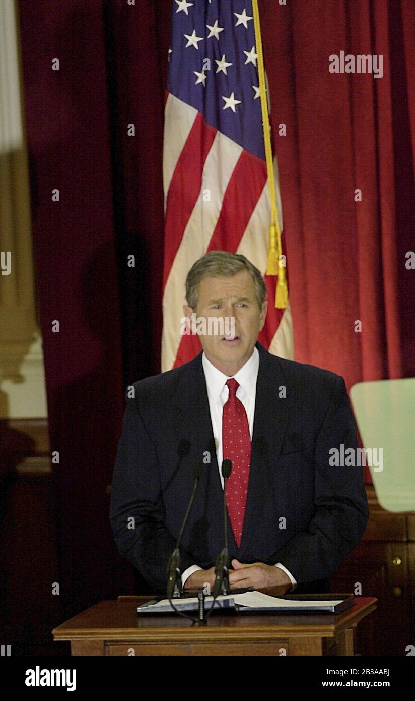 Austin, Texas 13DEC00: Texas Governor George W. Bush speaks to the ...
