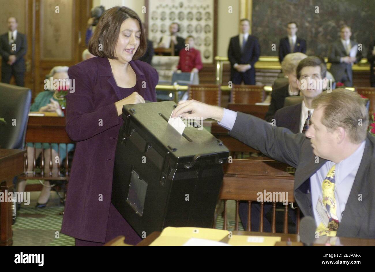 Austin, Texas USA, 18 DEC 2000: Member of the electoral college places ...