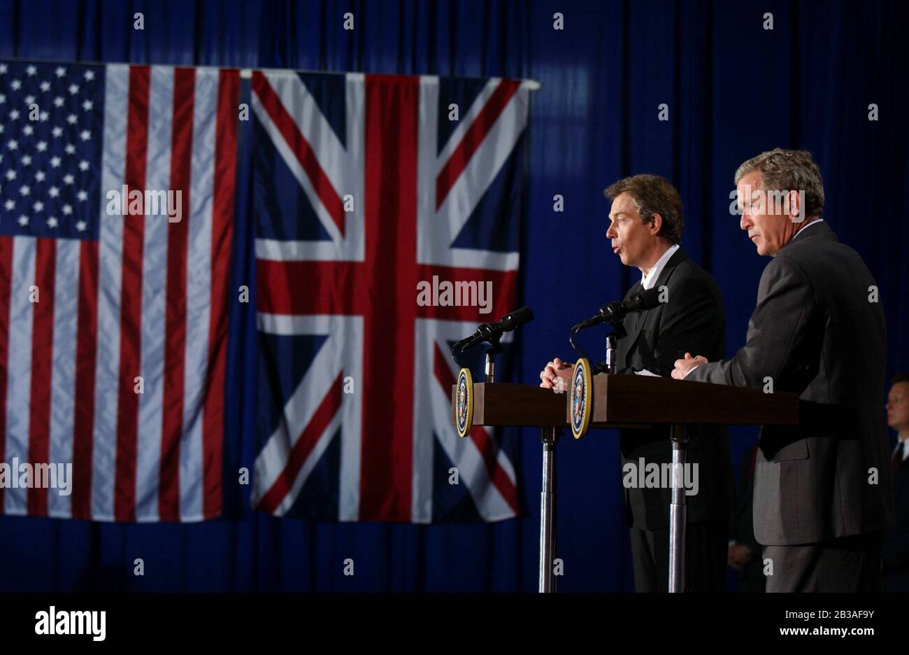 George bush tony blair 2002 hi-res stock photography and images - Alamy